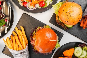Pequenos-almoços, almoços e jantares servidos