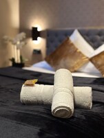 Quarto solteiro, banheiro privativo | Roupas de cama antialérgicas, escrivaninha, cortinas blackout