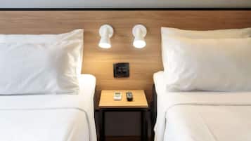 Minibar, cofre no quarto, secretária, cortinas/cortinados opacos