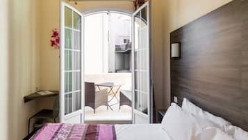 Quarto casal ou duplo, terraço (Privilege) | Cofres nos quartos, escrivaninha, quartos à prova de som