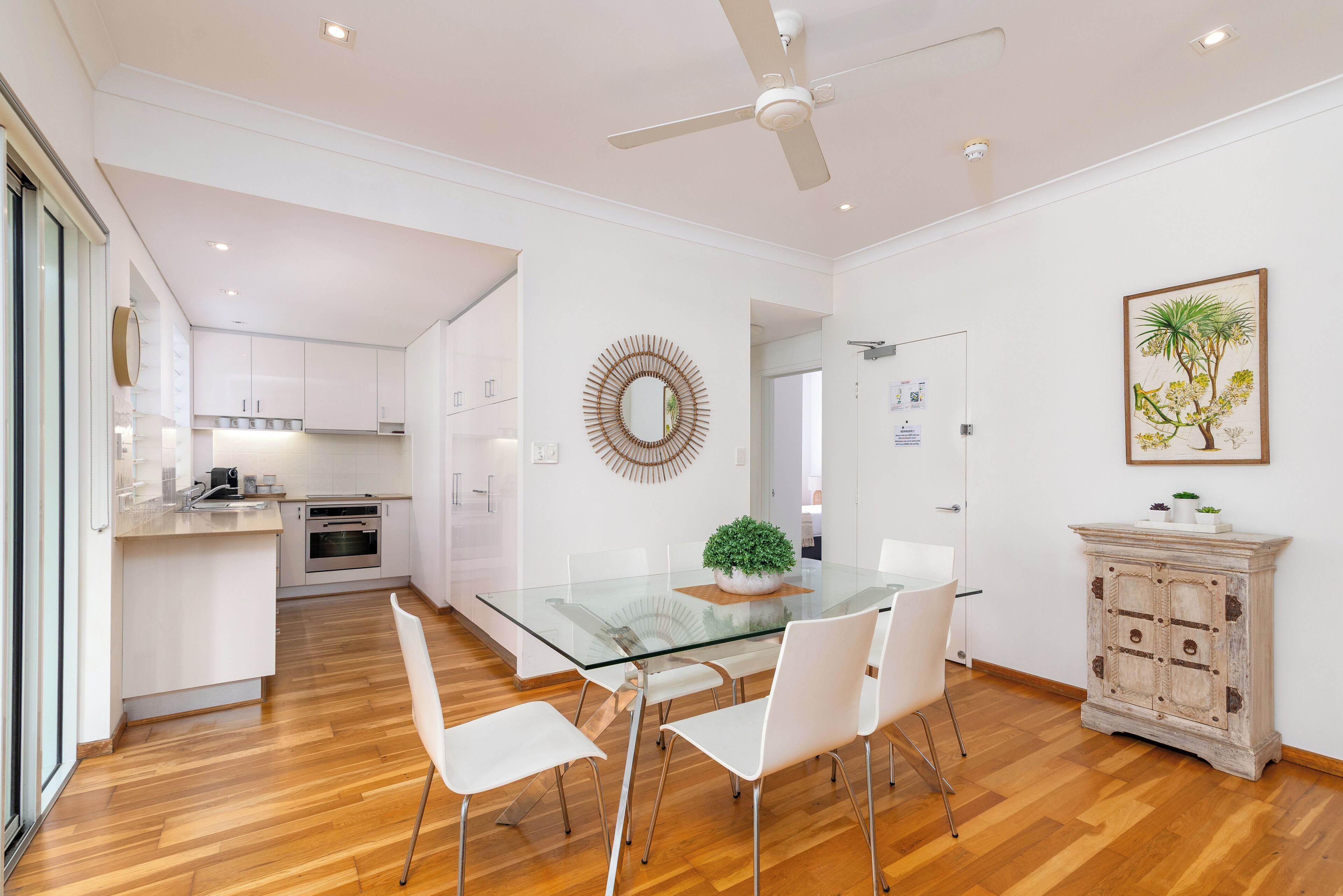 Apartamento, 1 quarto | Refeições no quarto