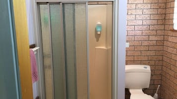 Quarto duplo luxo, para não fumantes, cozinha americana | Escrivaninha, cortinas blackout, quartos à prova de som