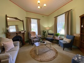 Área de estar no saguão