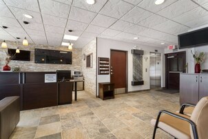 Escrivaninha, ferros/tábuas de passar roupa, Wi-Fi de cortesia