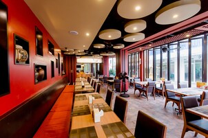 Café da manhã com buffet todos os dias mediante uma taxa