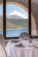 Serviço de café da manhã, culinária mediterrânea, vistas para o mar