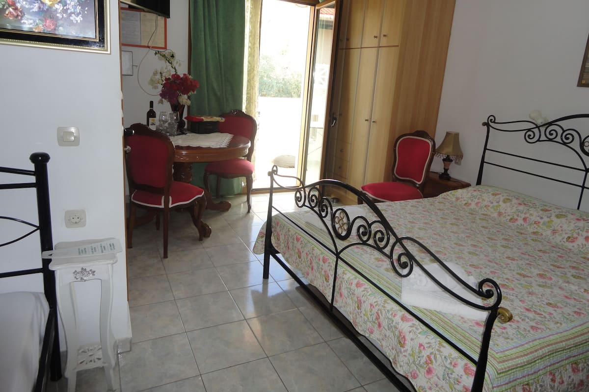 Estúdio | Roupa de alta qualidade, camas de colchão pillowtop, cofre no quarto