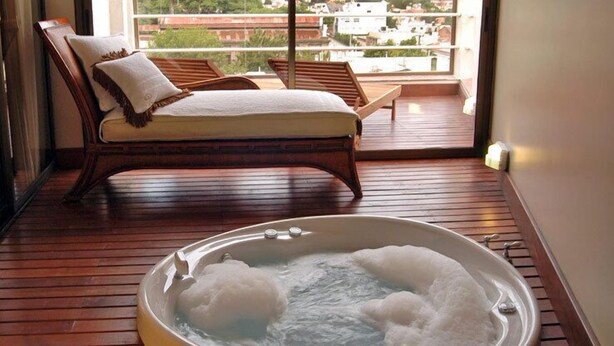Banheira de hidromassagem interior