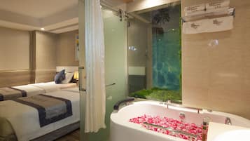 Quarto Twin Superior | Casa de banho | Artigos de higiene pessoal grátis, um secador de cabelo, chinelos