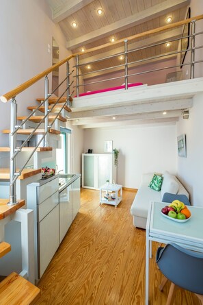 Apartamento (split level) | Cofre no quarto, secretária, quartos insonorizados 