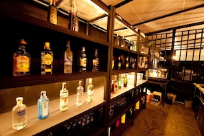 2 bares/lounges, bar ao lado da piscina