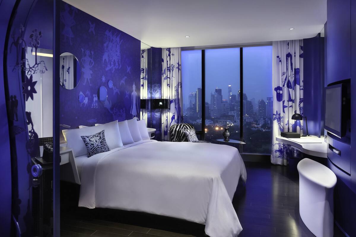 Roupa de alta qualidade, minibar grátis, cofre no quarto, secretária 
