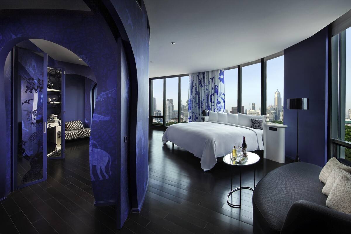 Suite Signature, 1 cama king-size, acesso ao Club Lounge, Vista para a cidade (So Suite) | Roupa de alta qualidade, minibar grátis, cofre no quarto, secretária 
