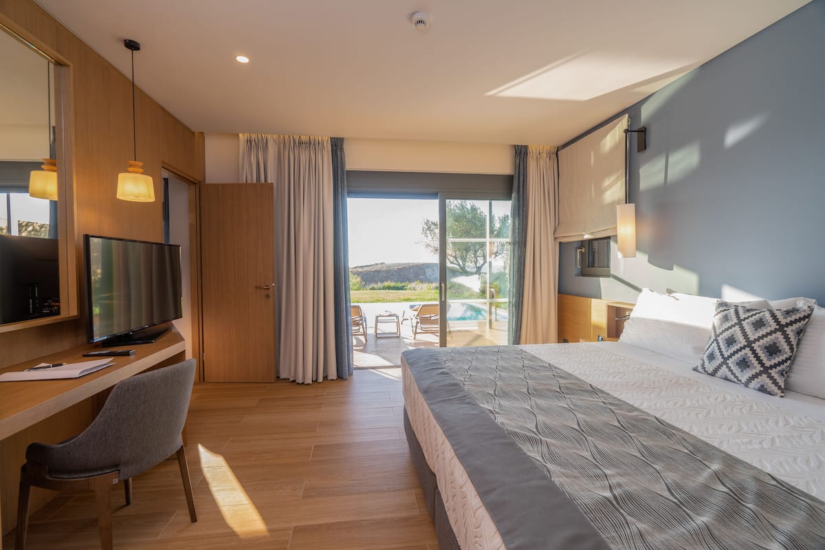 Suite | Minibar, cofre com capacidade para portátil, secretária