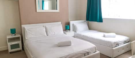 Quarto Quádruplo, casa de banho anexa