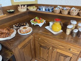 Pequenos-almoços, almoços e jantares servidos
