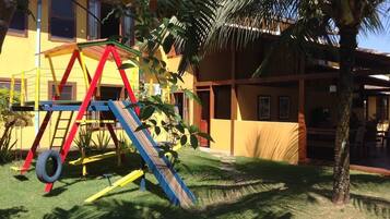 Área de recreio para crianças (ao ar livre)