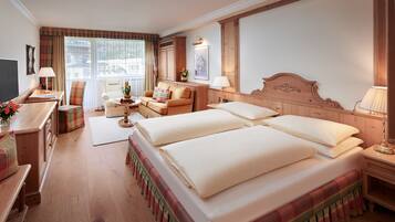 Deluxe Doppelzimmer gartenseitig | 1 quarto, roupa de alta qualidade, minibar, cofre no quarto