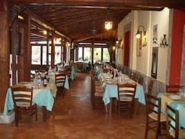 Pequenos-almoços, almoços e jantares servidos