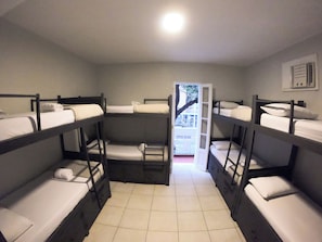 Wi-Fi de cortesia, roupa de cama