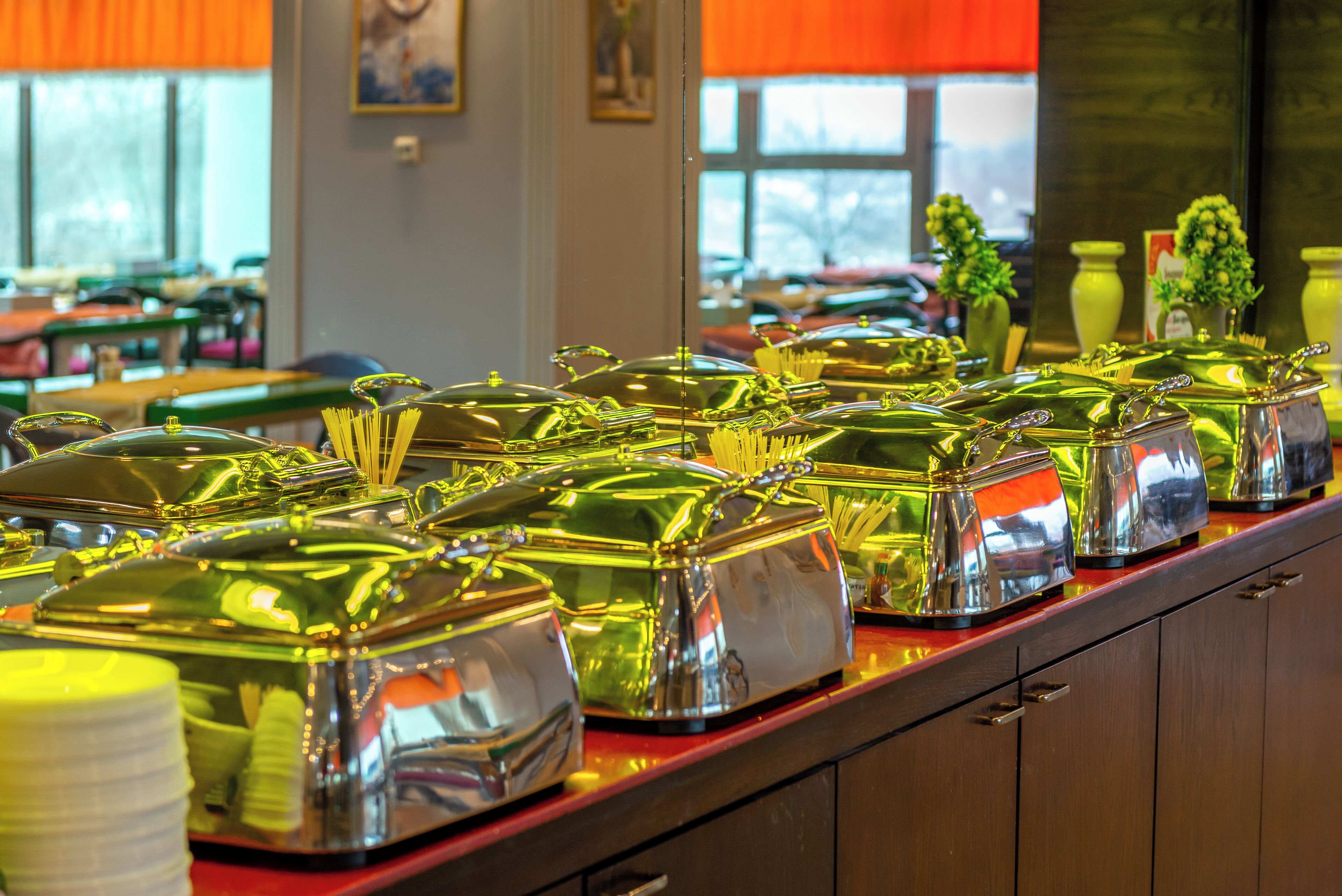 Pequeno-almoço tipo buffet diário (50 RON por pessoa) 