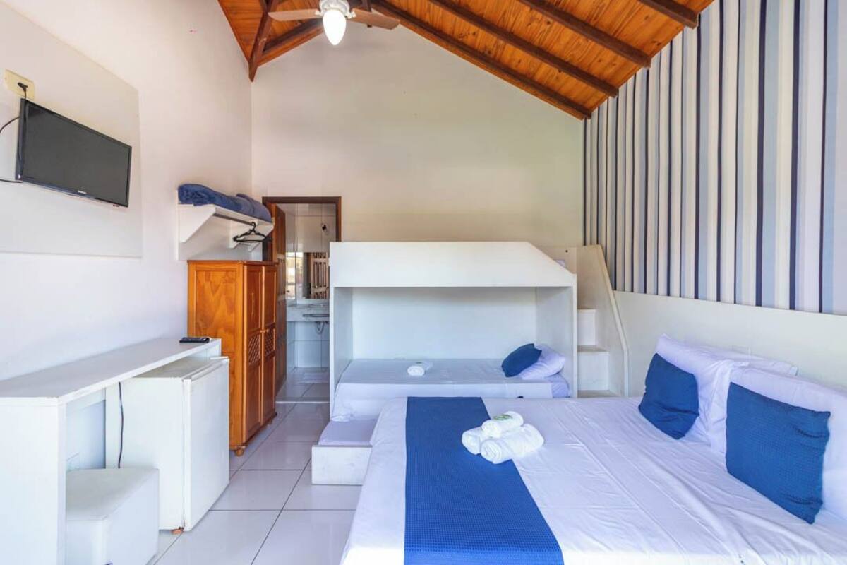 Quarto Familiar | 1 quarto, minibar, Wi-fi grátis, roupa de cama fornecida 