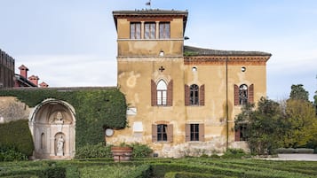 Jantares servidos, cozinha regional, com vista para o jardim