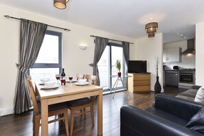 1 quarto, individualmente decorados, individualmente mobiliados