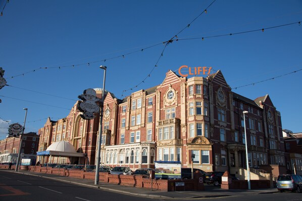 The Cliffs Hotel - Blackpool Reviews, Deals & Photos 2023 - Expedia.co.uk