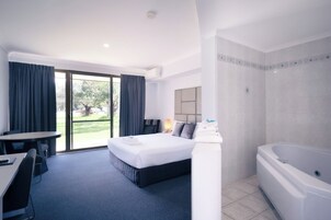 Quarto Deluxe, banheira de hidromassagem grande (Spa) | Banheira de hidromassagem privativa