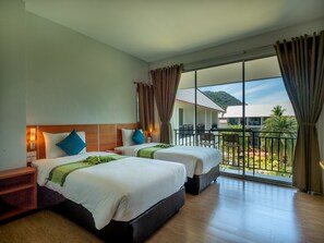 Cofres nos quartos, escrivaninha, espaço de trabalho para notebook