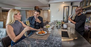 Bar na cobertura, vistas para o mar, aberto todos os dias