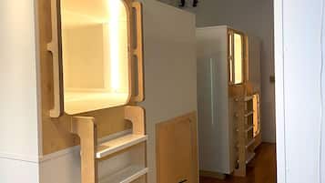 Einzel Kapsel | Ferros/tábuas de passar roupa, Wi-Fi de cortesia, roupa de cama