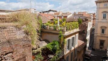 Apartamento, 2 quartos | Vista do quarto