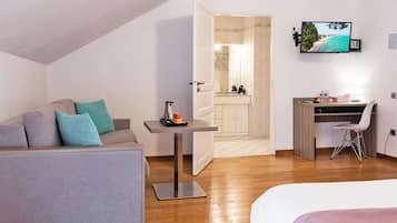 Quarto Familiar, banheira de hidromassagem | Secretária, cortinas/cortinados opacos, quartos insonorizados