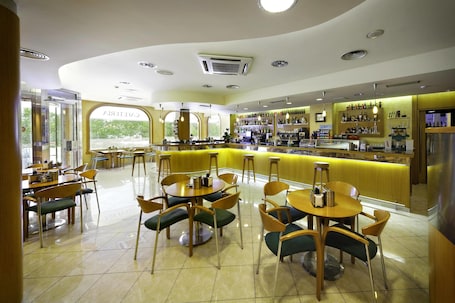 Bar (na propriedade). Hotel Florida