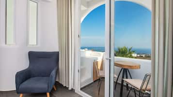 Deluxe Suite with Outdoor Hot Tub and Sea View | Vista do quarto