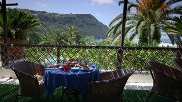 Pequeno-almoço tipo buffet diário incluído 