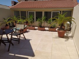 Quarto casal superior, terraço | Vista para o pátio