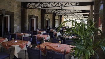 Café da manhã, almoço e jantar