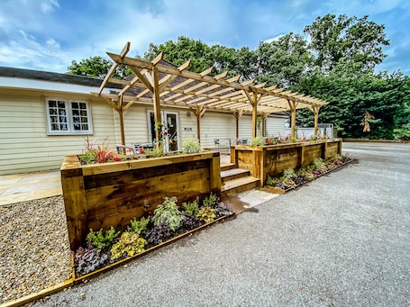 Terraço/pátio. The Angel Hotel