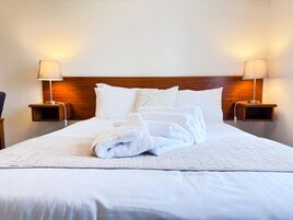 Quarto Duplo Económico, 1 cama de casal | Secretária, cortinas/cortinados opacos, quartos insonorizados