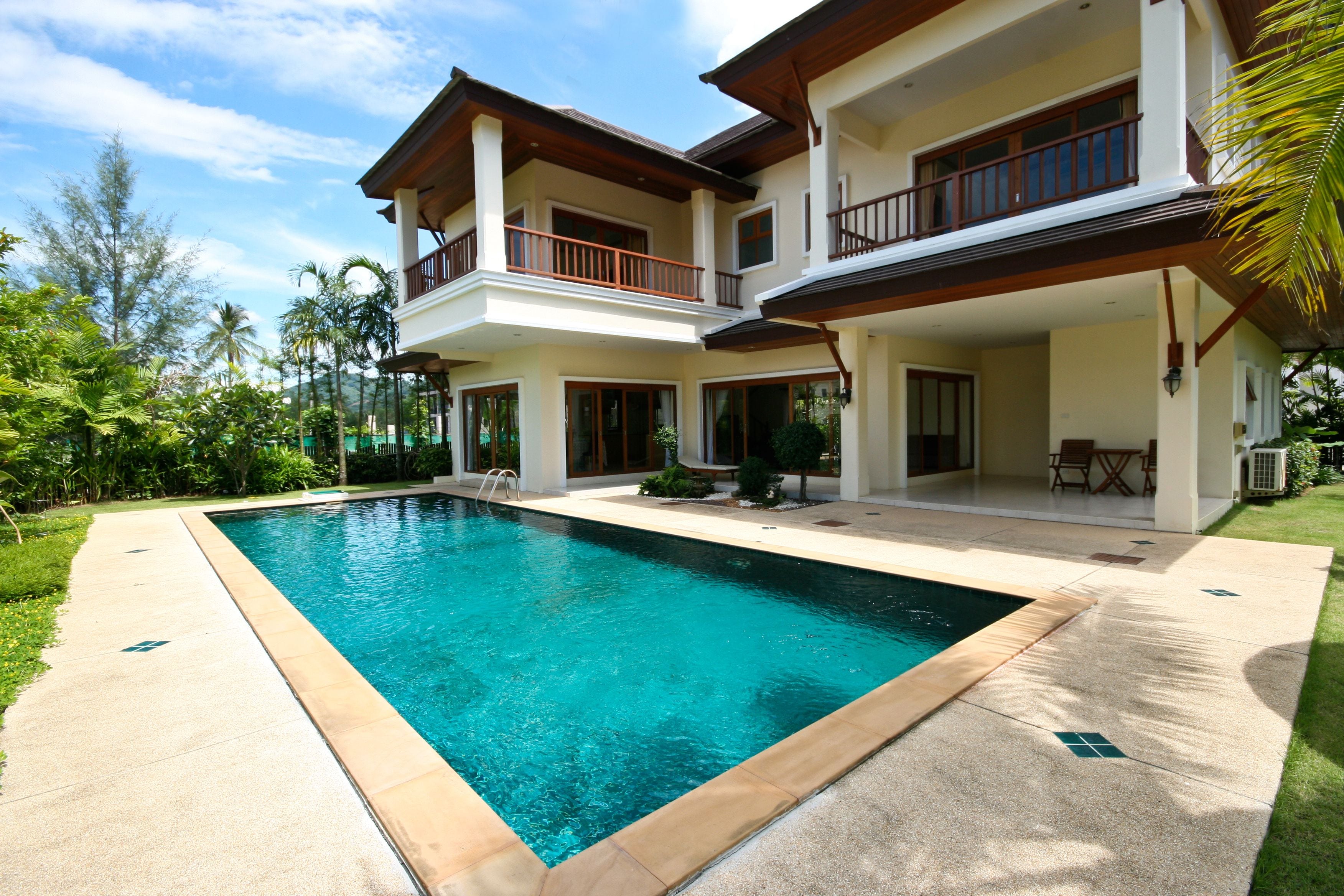 3 Bedroom Pool Villa | Piscina exterior | Piscina exterior, guarda-sóis 