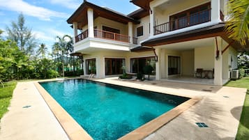 3 Bedroom Pool Villa | Piscina exterior | Piscina exterior, guarda-sóis