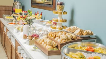 Café da manhã com buffet grátis todos os dias