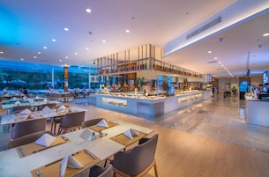 Café da manhã com buffet mediante uma taxa nos fins de semana