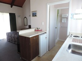 Estúdio Standard (Twin) | Casa de banho | Um polibã, artigos de higiene pessoal grátis, um secador de cabelo 