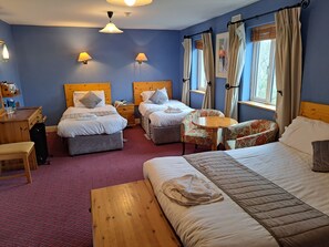 Quarto Familiar, casa de banho anexa (Large) | Berços/camas para crianças, camas desdobráveis, Wi-fi grátis 