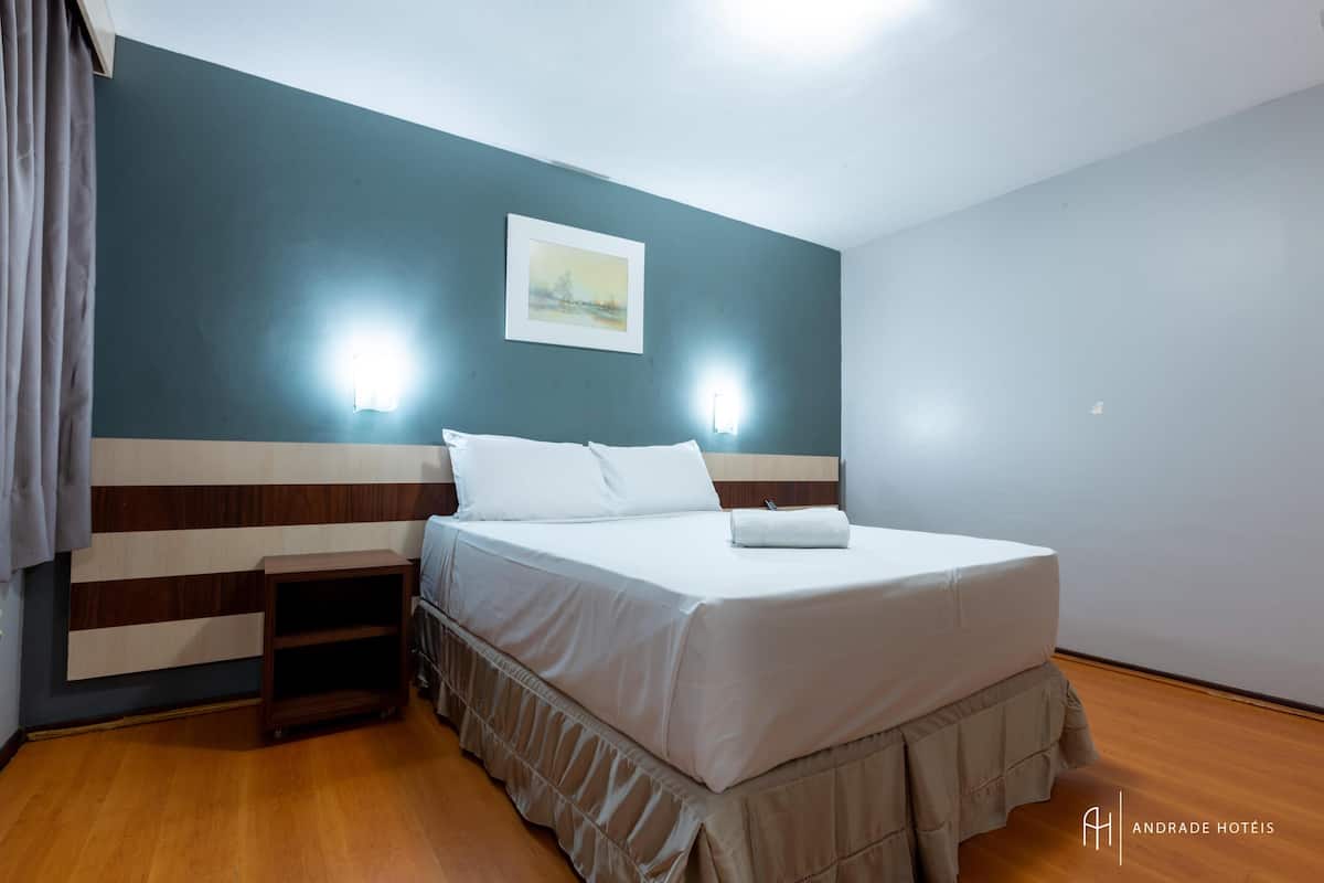 Minibar, secretária, cortinas/cortinados opacos, Wi-fi grátis