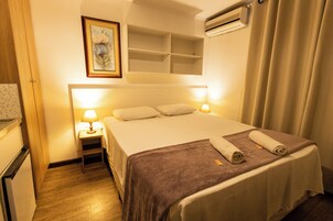 Quarto casal básico de uso individual, 1 cama de casal | Vista do quarto